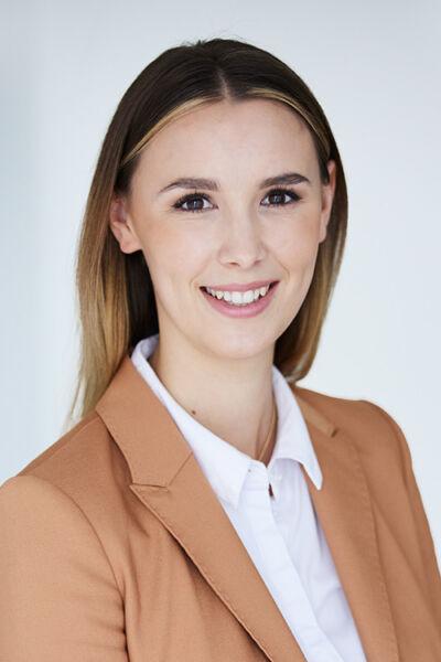 Laura Völker - Jahn Hettler